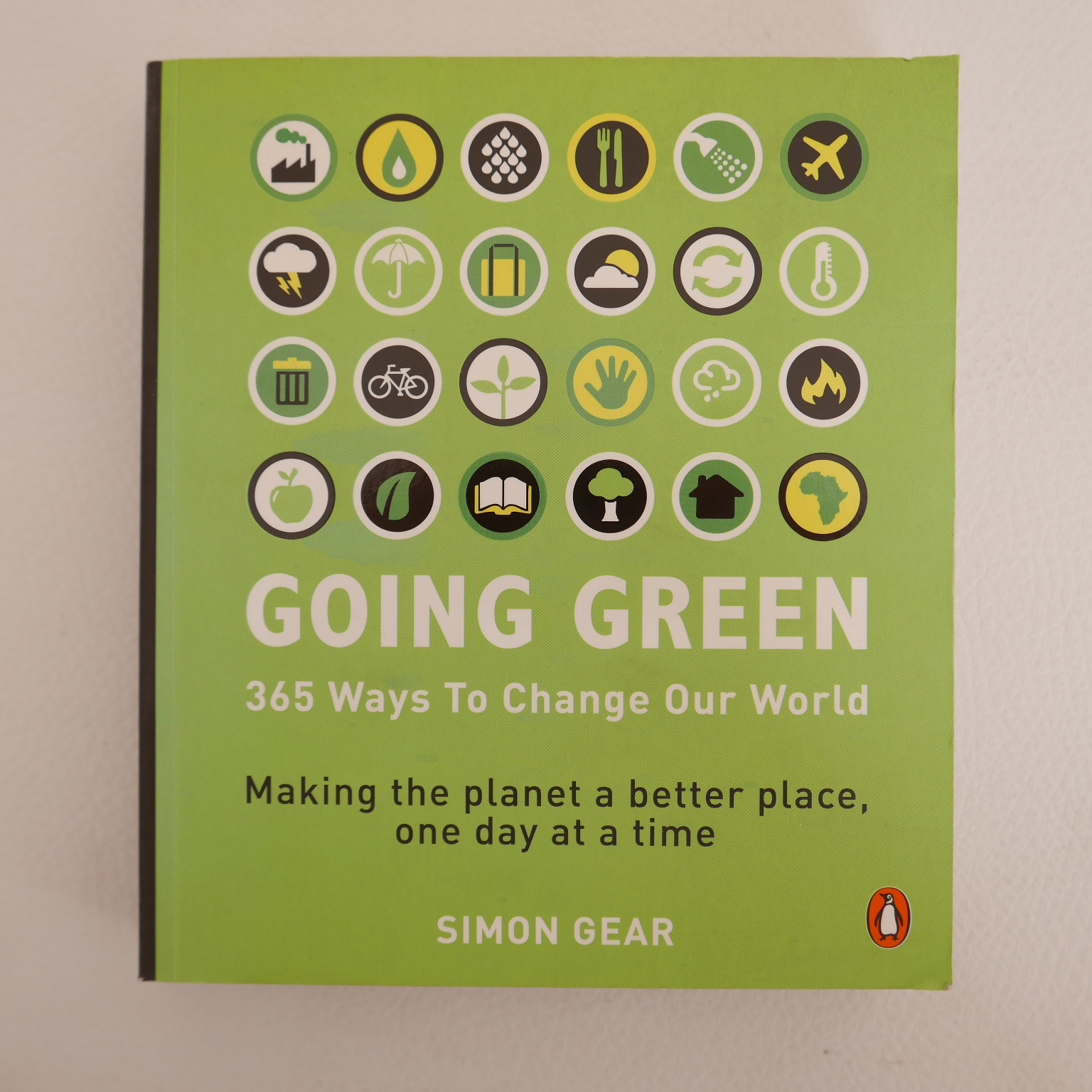 Going Green : 365 Ways to Change our World by Simon Gear - The Crazy ...