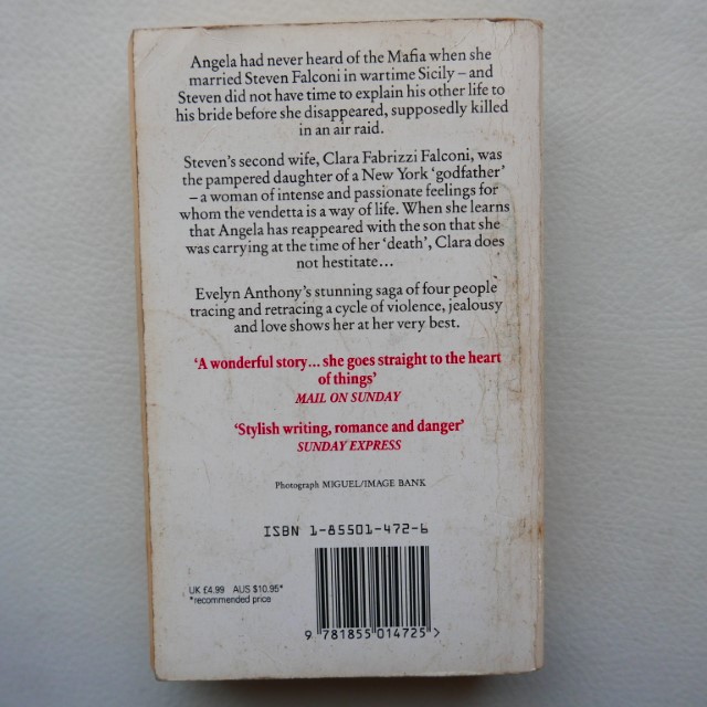 The Scarlet Thread by Evelyn Anthony - The Crazy Book Inn